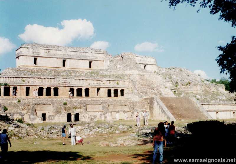 Zona Arqueológica de Sayil Foto 01